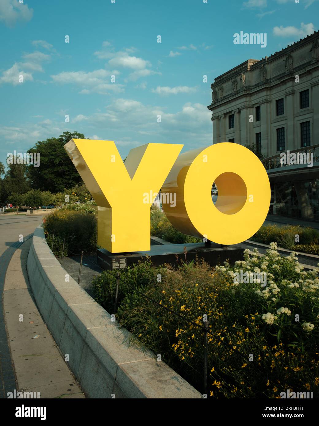 OY/YO Sculpture outside of the Brooklyn Museum, Brooklyn, New York ...