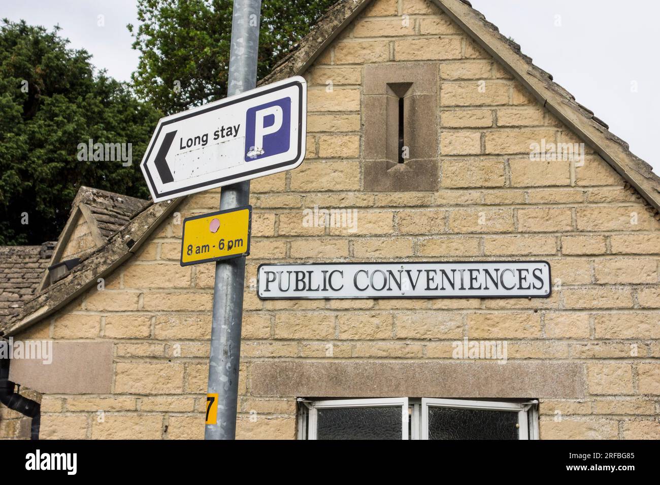 Long Staty car pak sign & Public Conveniences sign, Tetbury ...