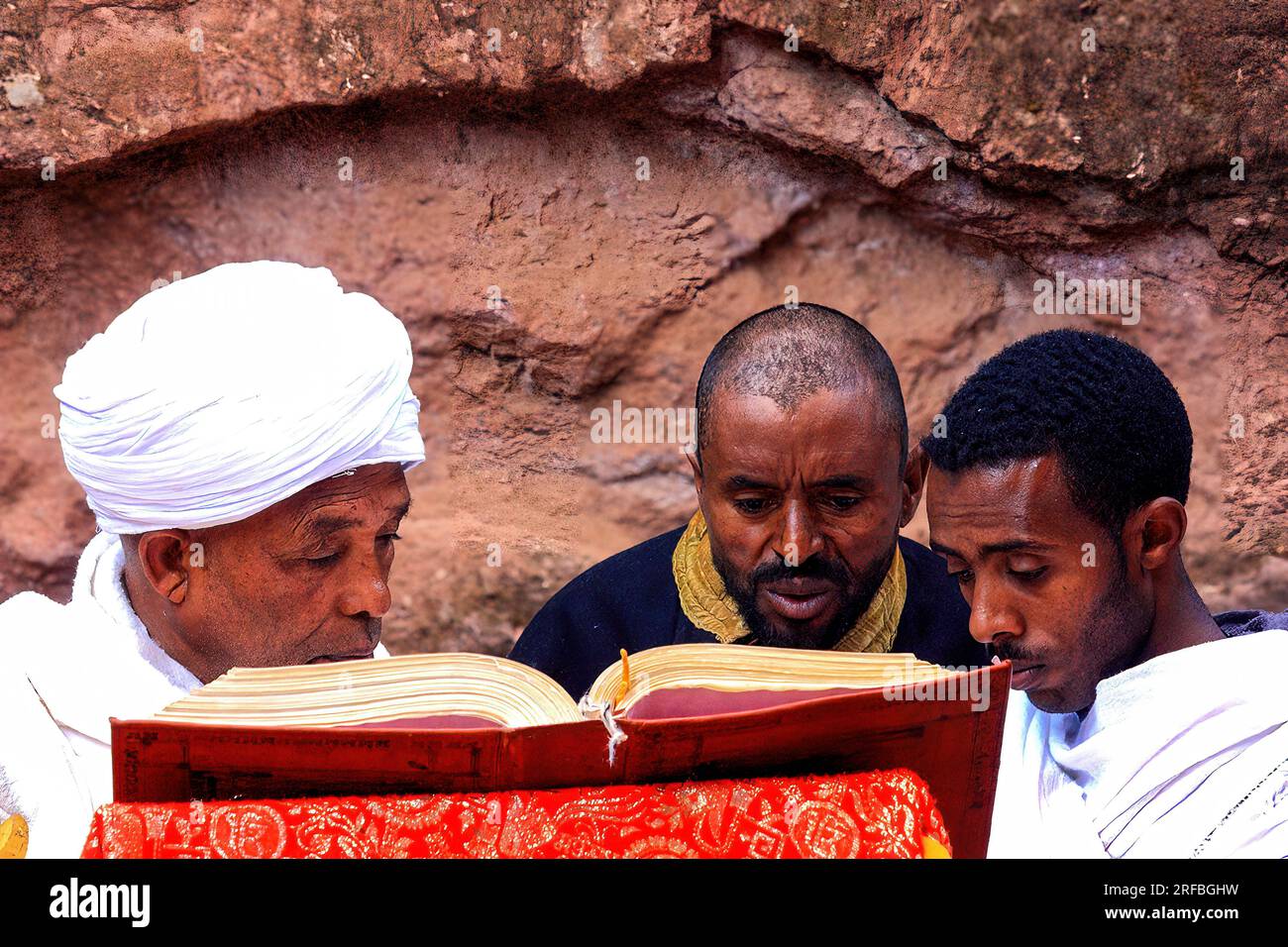 Pilgrims reading the bible hi-res stock photography and images - Alamy