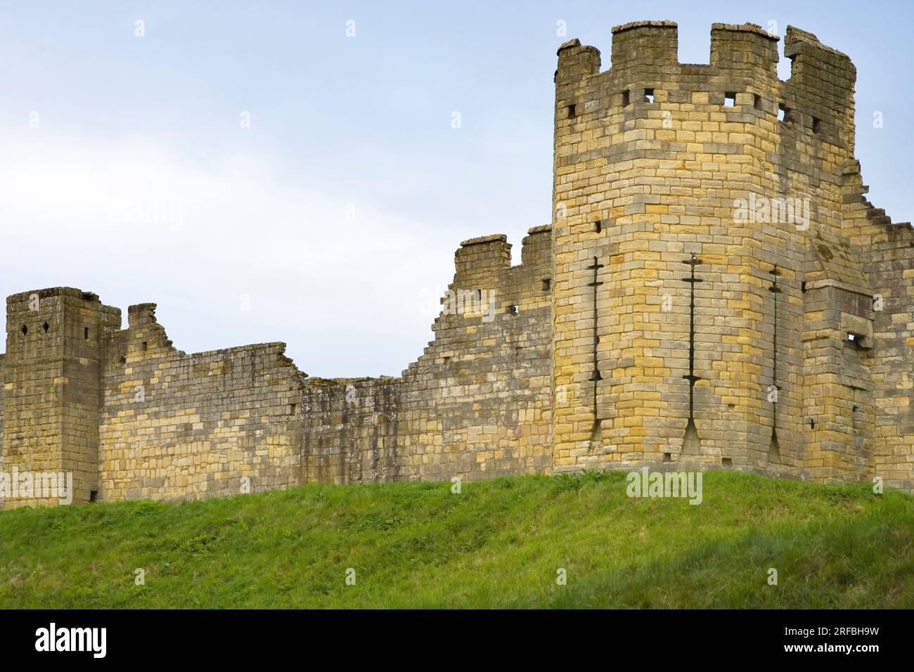 the ruins of the medieval warkworth castle in northumberland Stock ...