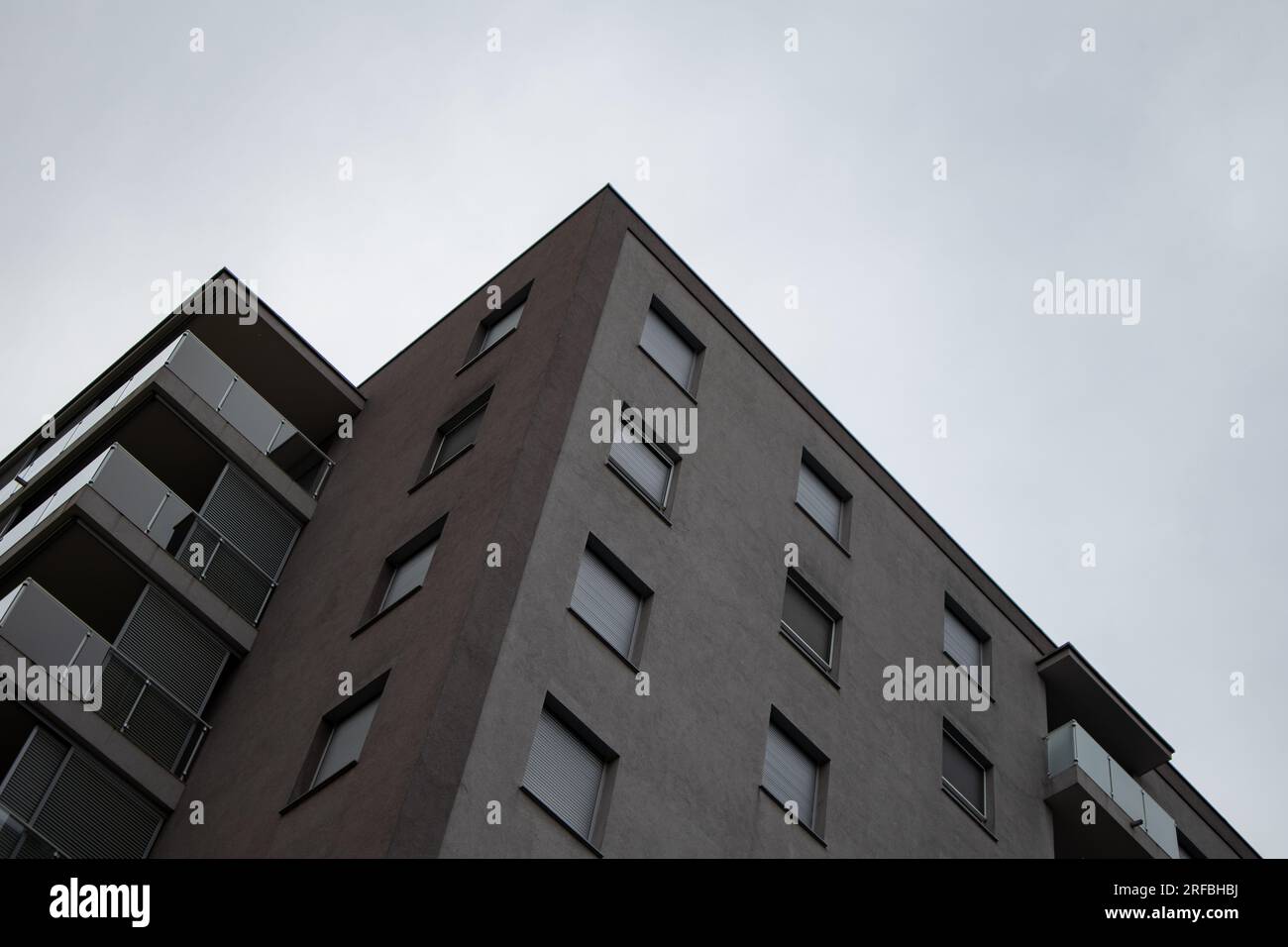 The top of a tall city building Stock Photo - Alamy