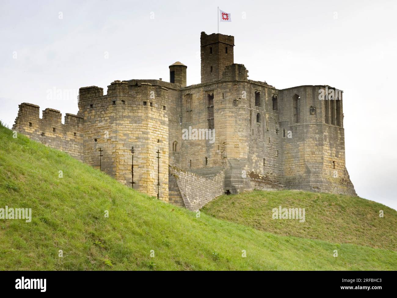 the ruins of the medieval warkworth castle in northumberland Stock ...