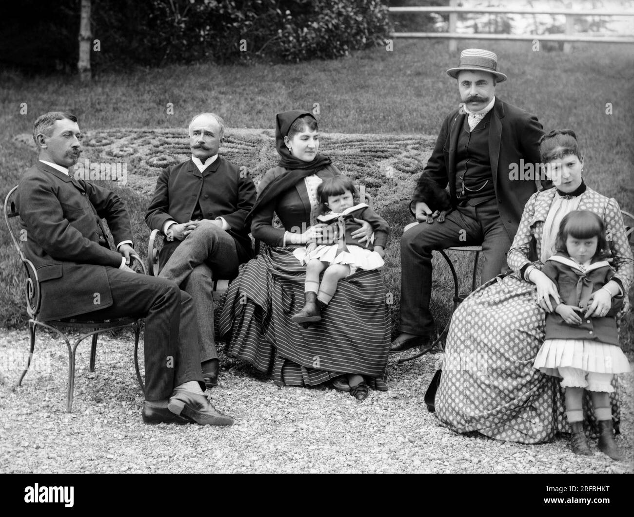 Posant en famille hi-res stock photography and images - Alamy