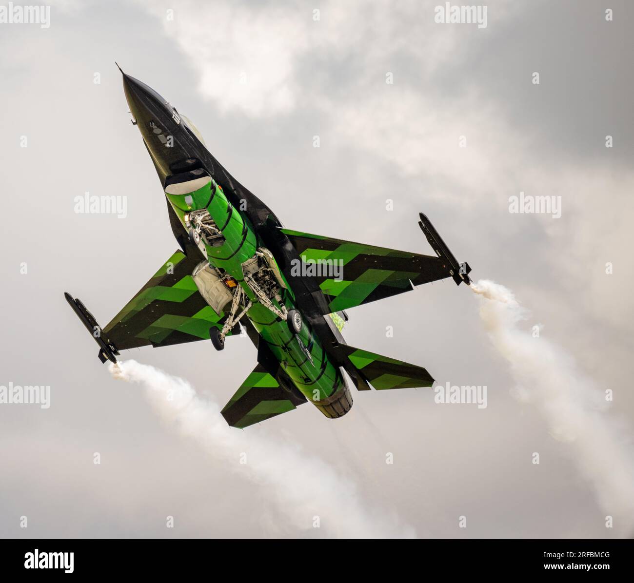 Belgian Air Force F-16 Solo Display "Dream Viper" at the Royal ...