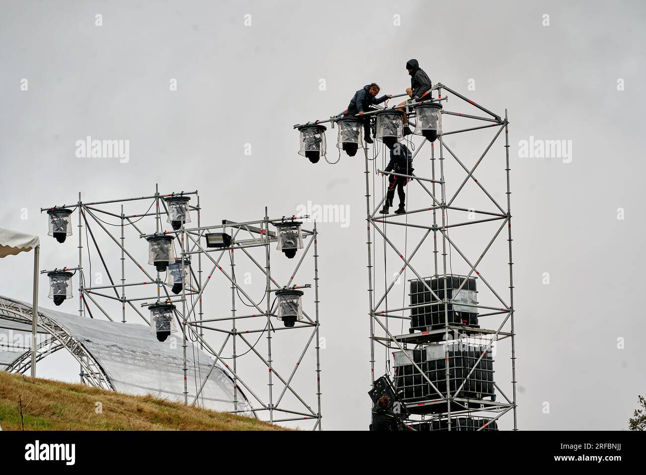Hasselbach, Germany. 02nd Aug, 2023. Technicians mount the last ...