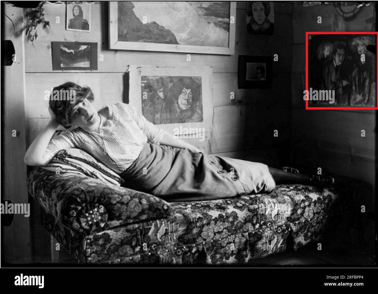 Half figures hi-res stock photography and images - Alamy