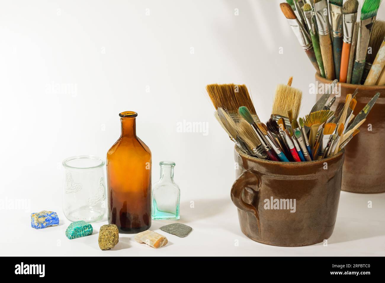 Old painting tool hi-res stock photography and images - Alamy