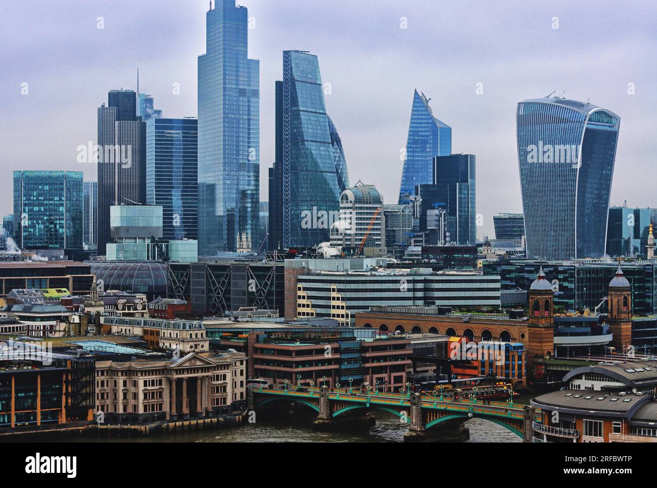 London skyline office buildings seen hi-res stock photography and ...