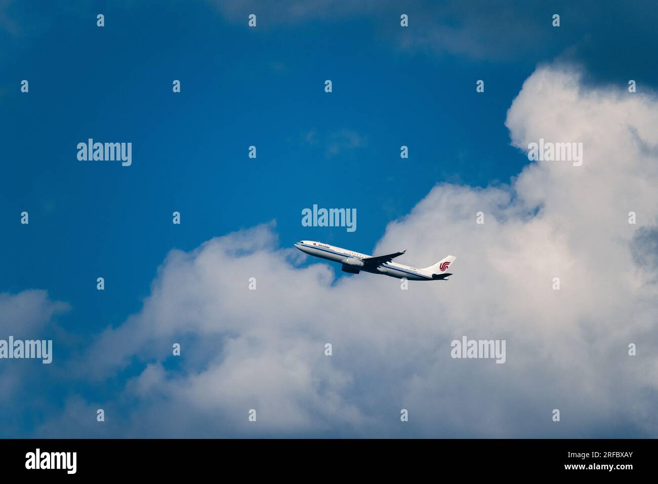 Clear sky China International Flight A320-300 airplane Stock Photo - Alamy