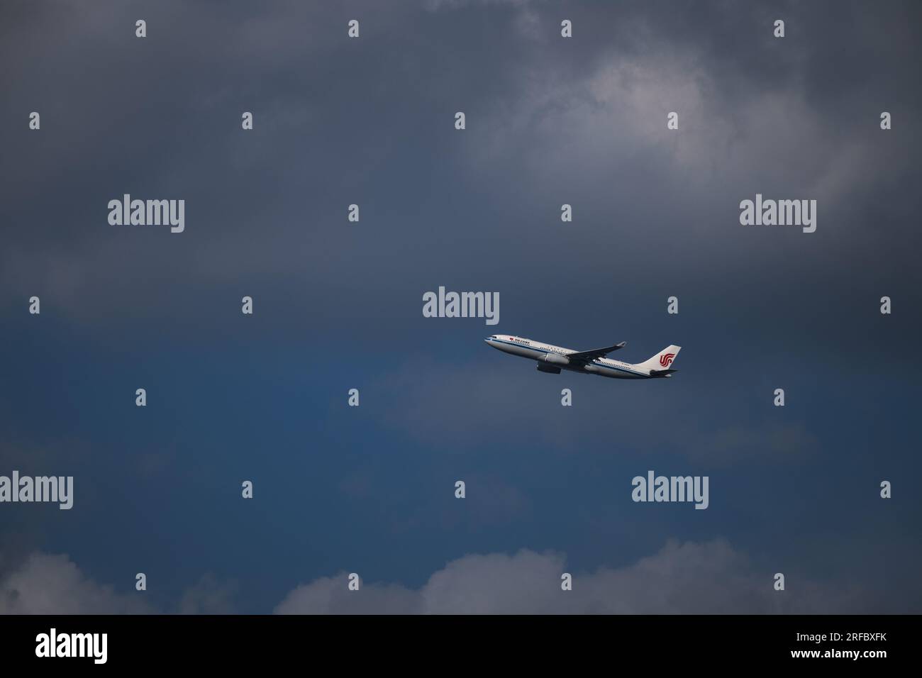 Clear sky China International Flight A320-300 airplane Stock Photo - Alamy