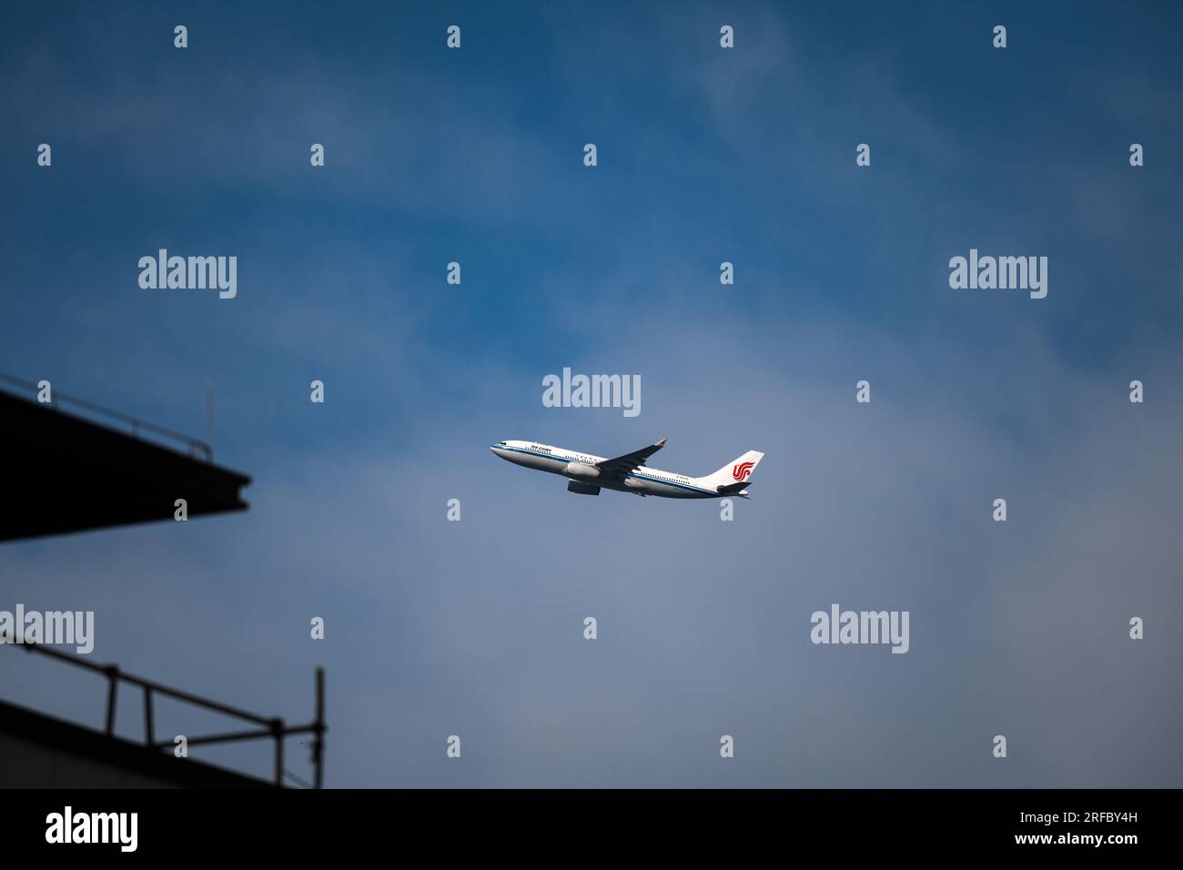 Clear sky China International Flight A320-300 airplane Stock Photo - Alamy