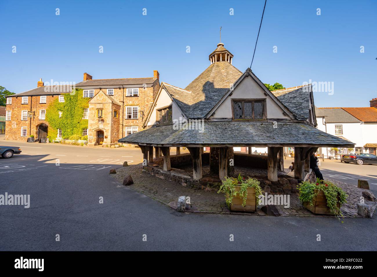 Yarn Market, High St, Dunster, Minehead TA24 6SF Stock Photo - Alamy