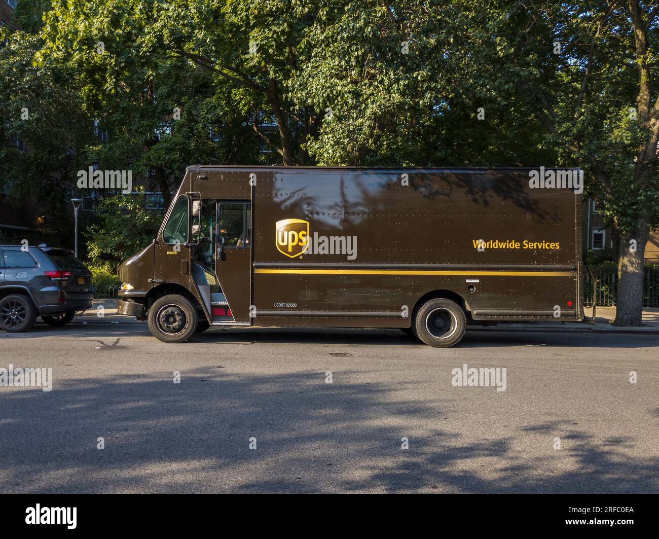 Ups van new york hi-res stock photography and images - Alamy