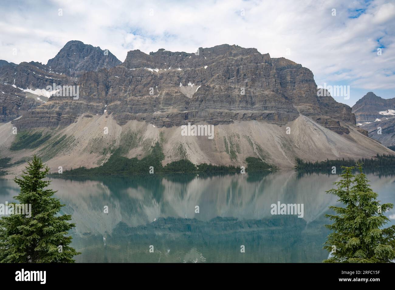 Bow Lake Water Reflection, Icefileds Parkway, Banff National Park ...