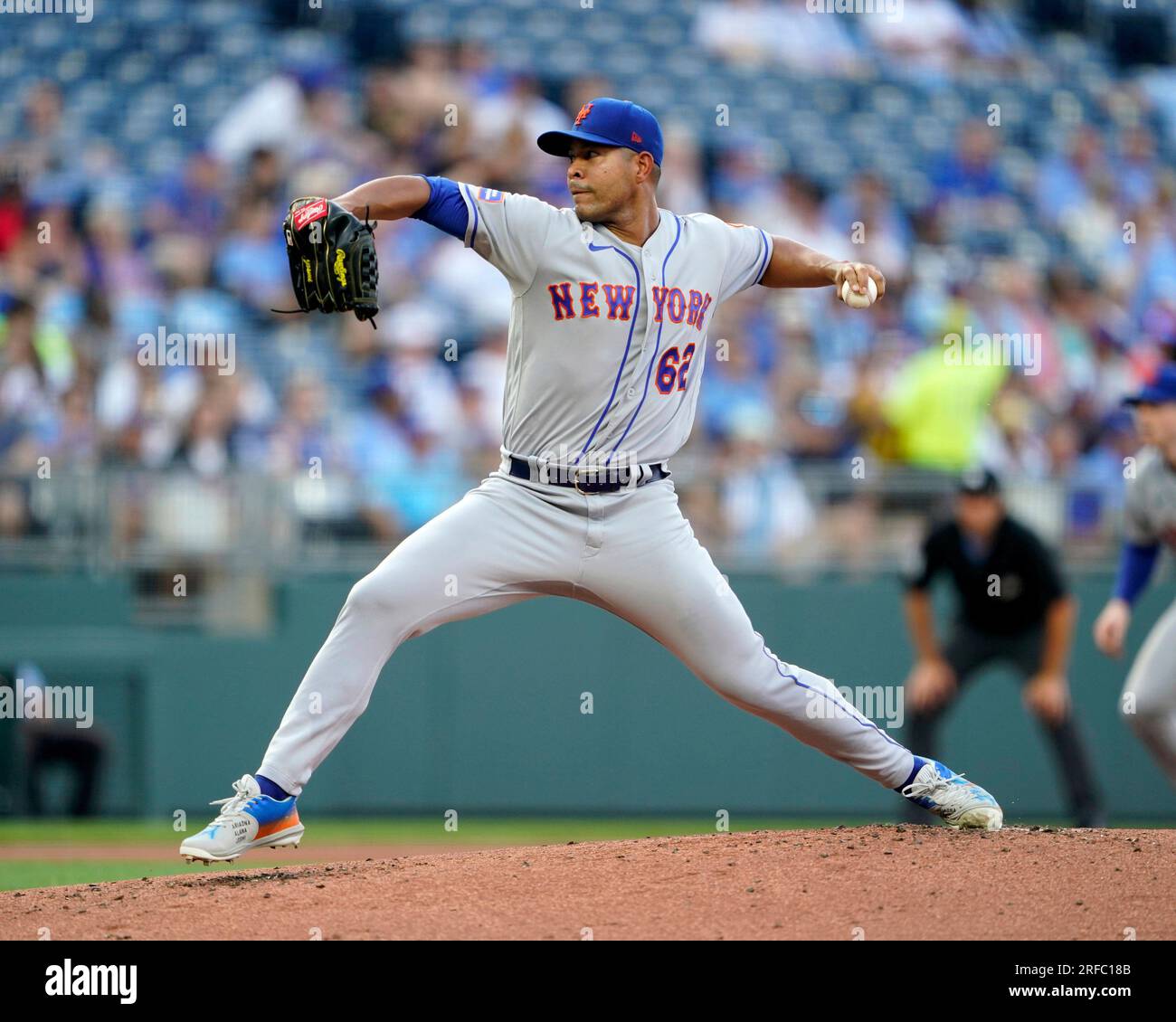 AUG 01, 2023: New York Mets starting pitcher Jose Quintana (62) brings ...