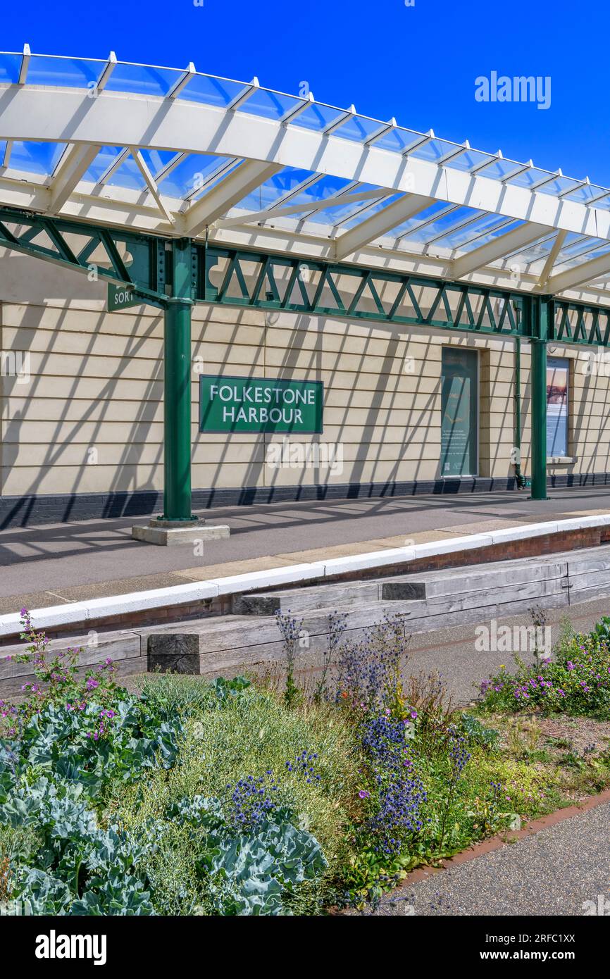 Folkestone harbour regeneration hi-res stock photography and images - Alamy