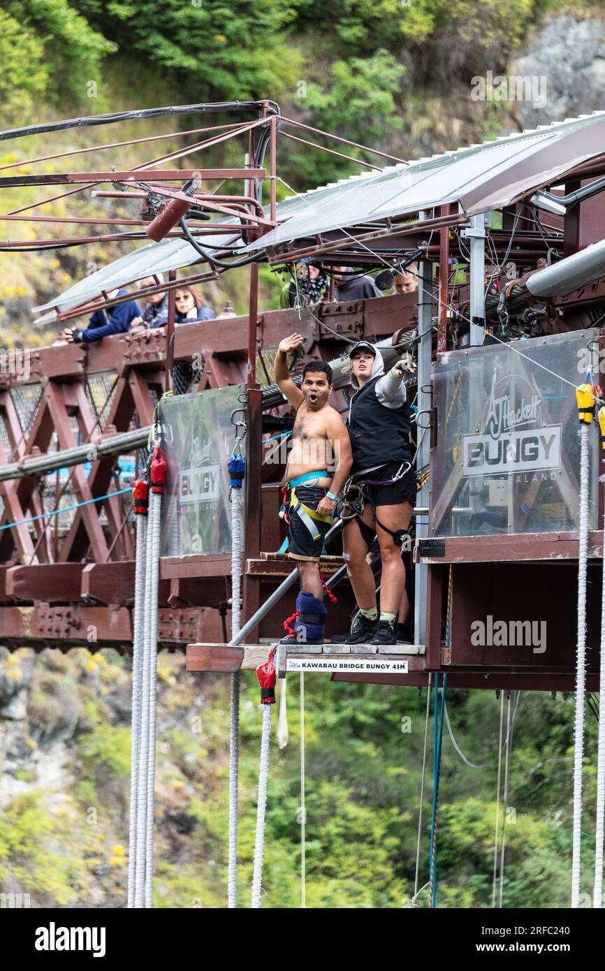 Bungy Jumping from the Kawarau Bridge bungy birthplace over the Kawarau ...