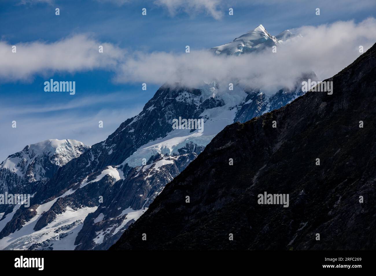 The beautiful summit peak of Aoraki / Mount Cook Region of South Island ...