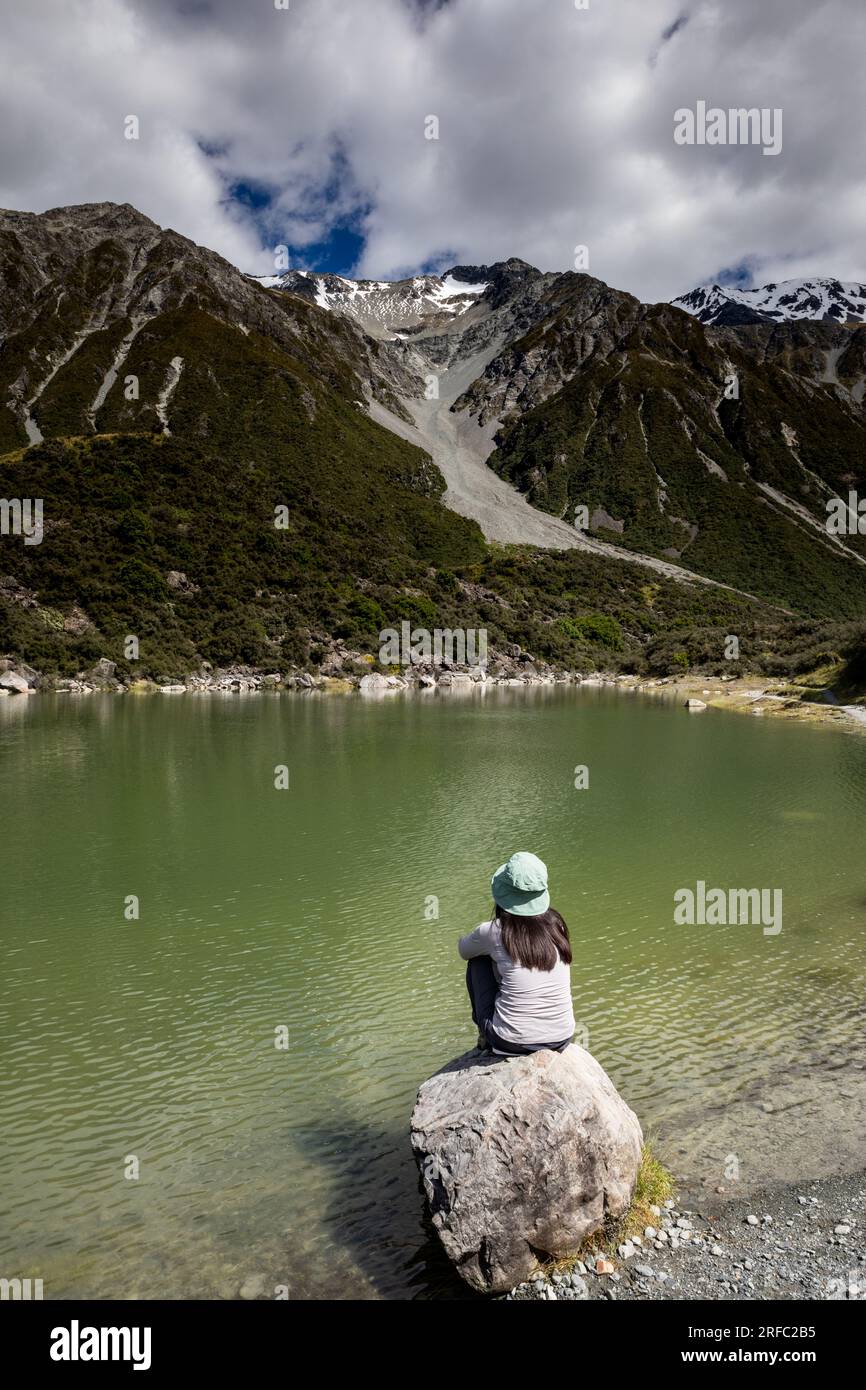 The glacial zone of the Aoraki / Mount Cook Region of South Island, New ...