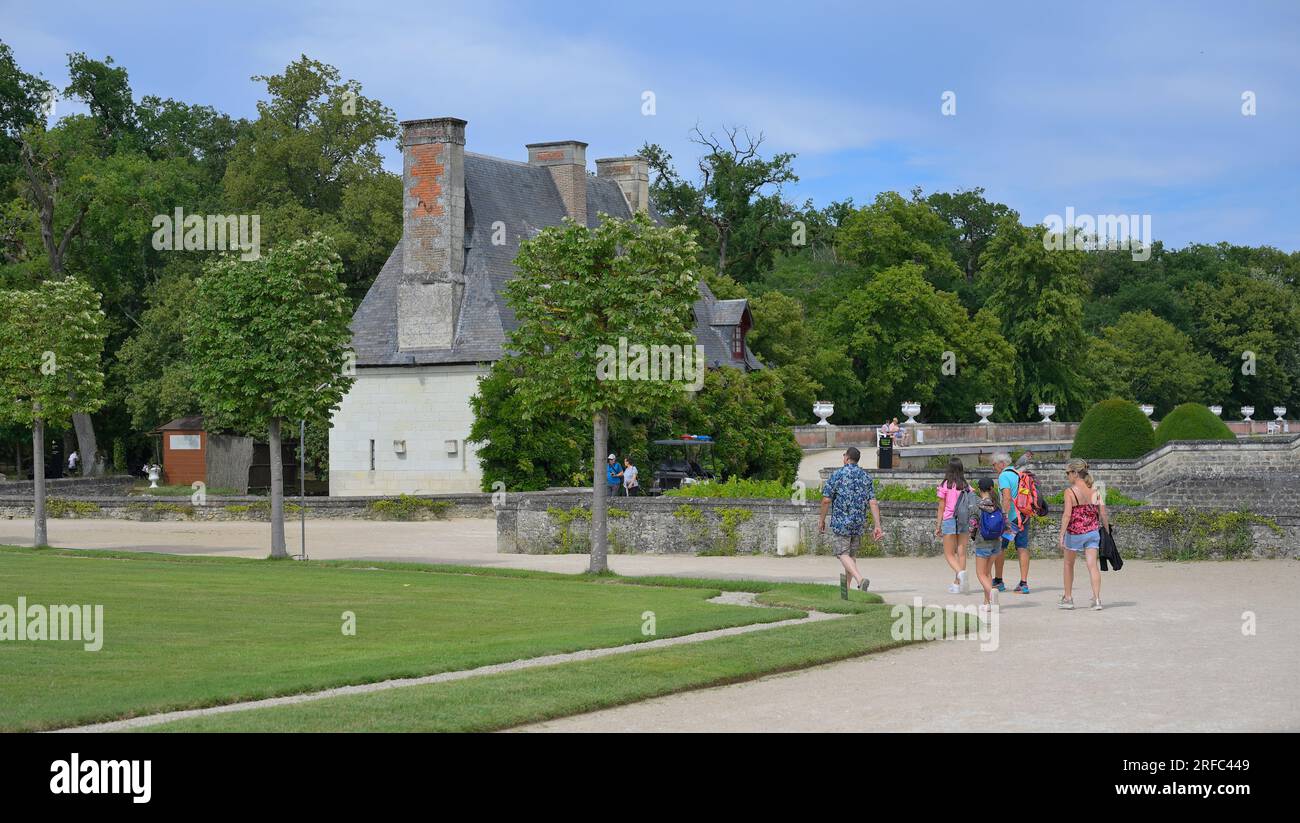 The historic Chateau de Chenonceau is France's 2nd most visited castle ...