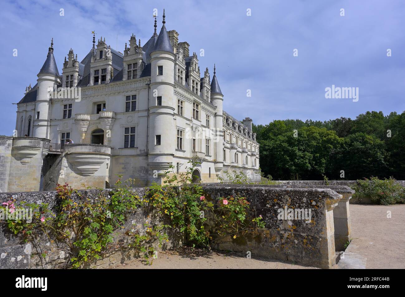 The historic Chateau de Chenonceau is France's 2nd most visited castle ...