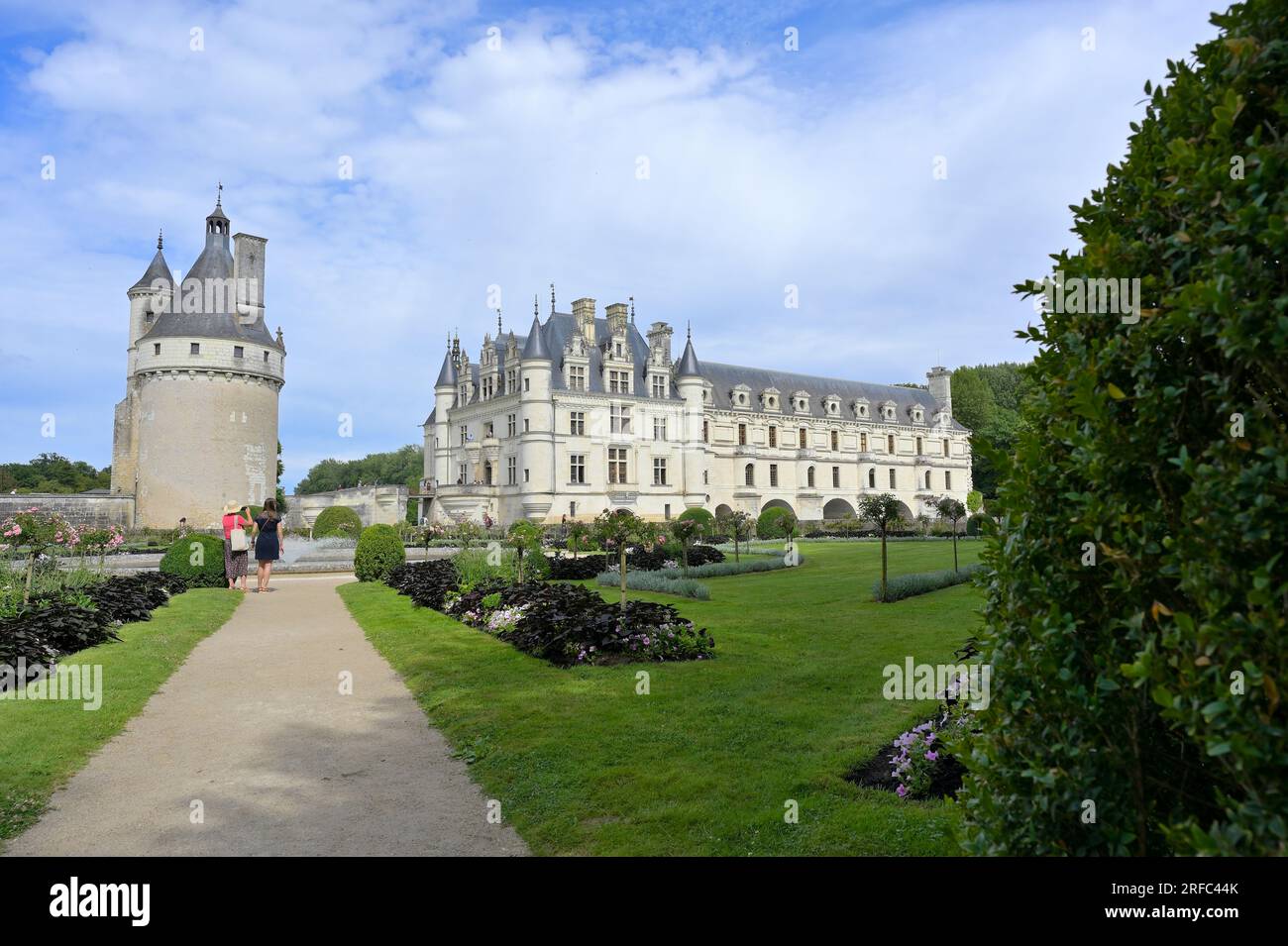 The historic Chateau de Chenonceau is France's 2nd most visited castle ...