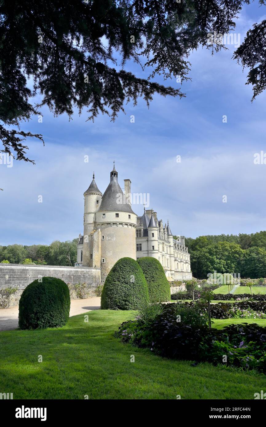 The historic Chateau de Chenonceau is France's 2nd most visited castle ...