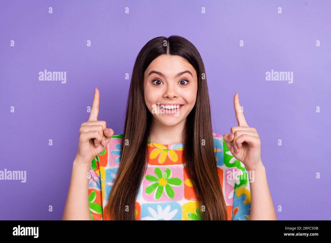 Photo of astonished ecstatic girl dressed flower print t-shirt ...
