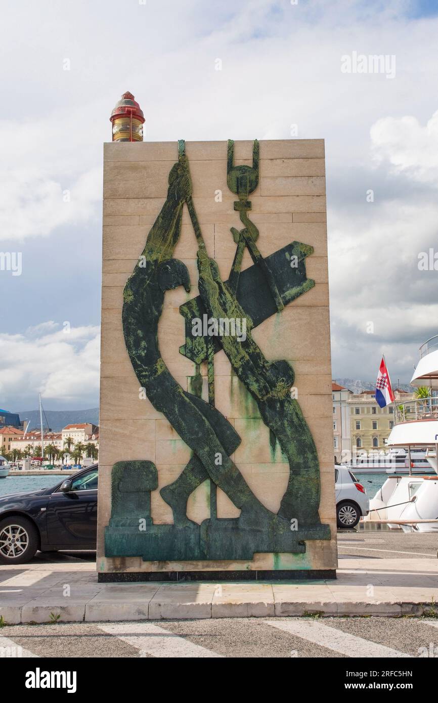 A Monument to Fallen Split Harbour Workers - a second world war ...