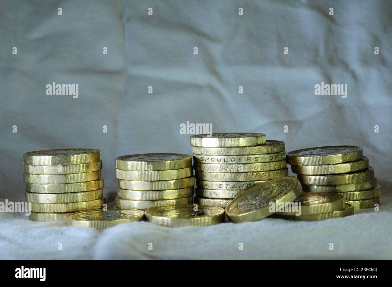 Royal mint two pound coin hi-res stock photography and images - Alamy