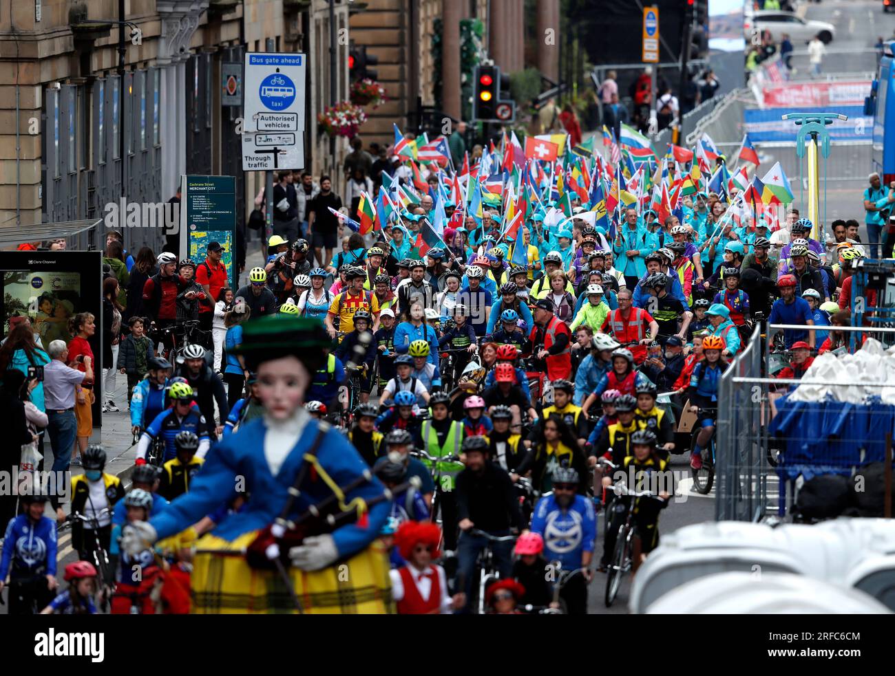 Glasgow uci cycling george square hi-res stock photography and images ...