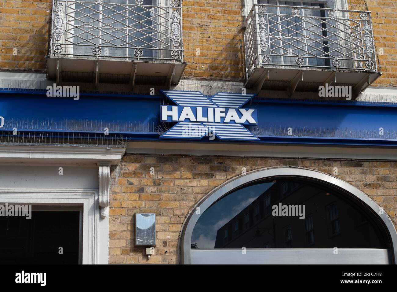 Halifax bank savers hi-res stock photography and images - Alamy
