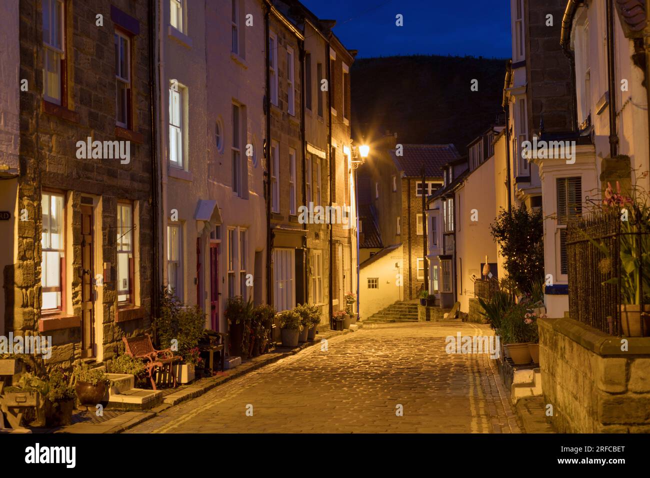 Night time streets Staithes, North Yorkshire Stock Photo - Alamy