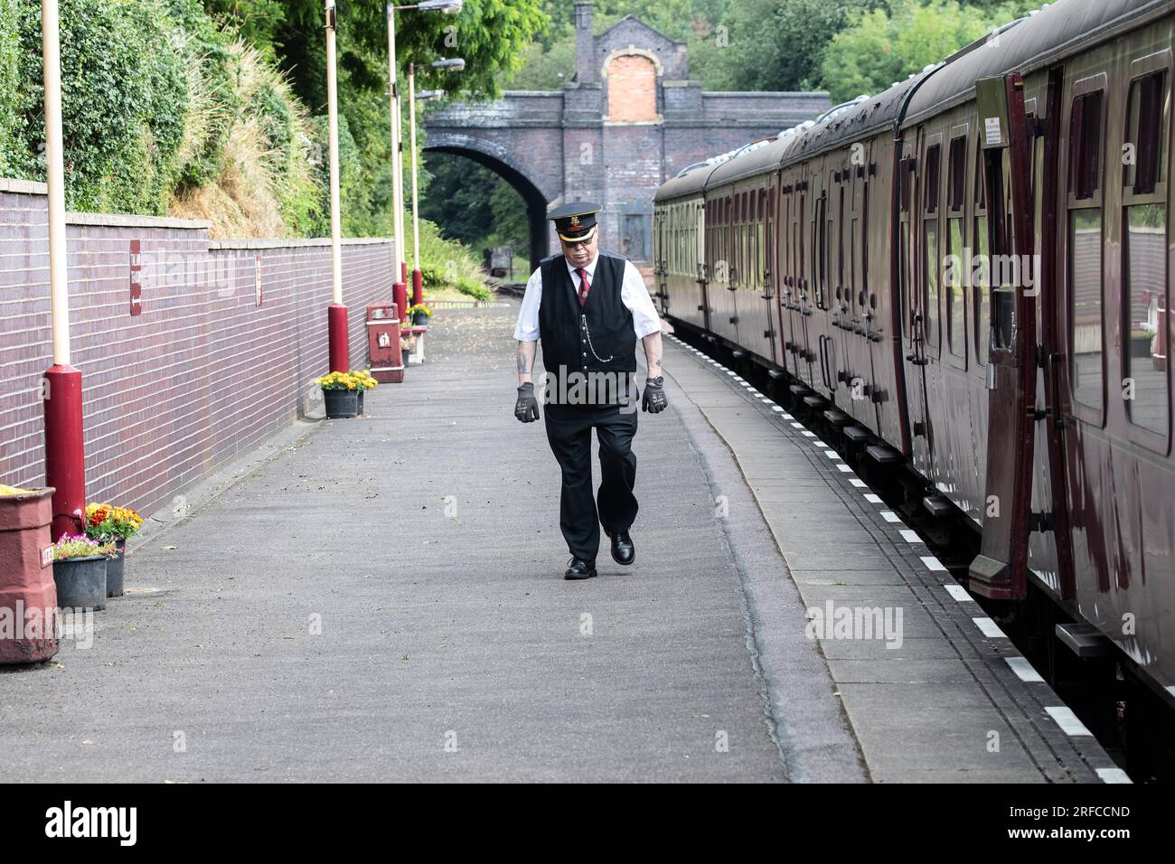 A rake of vintage railway carriages hi-res stock photography and images ... A rake of vintage railway carriages hi-res stock photography and images ...