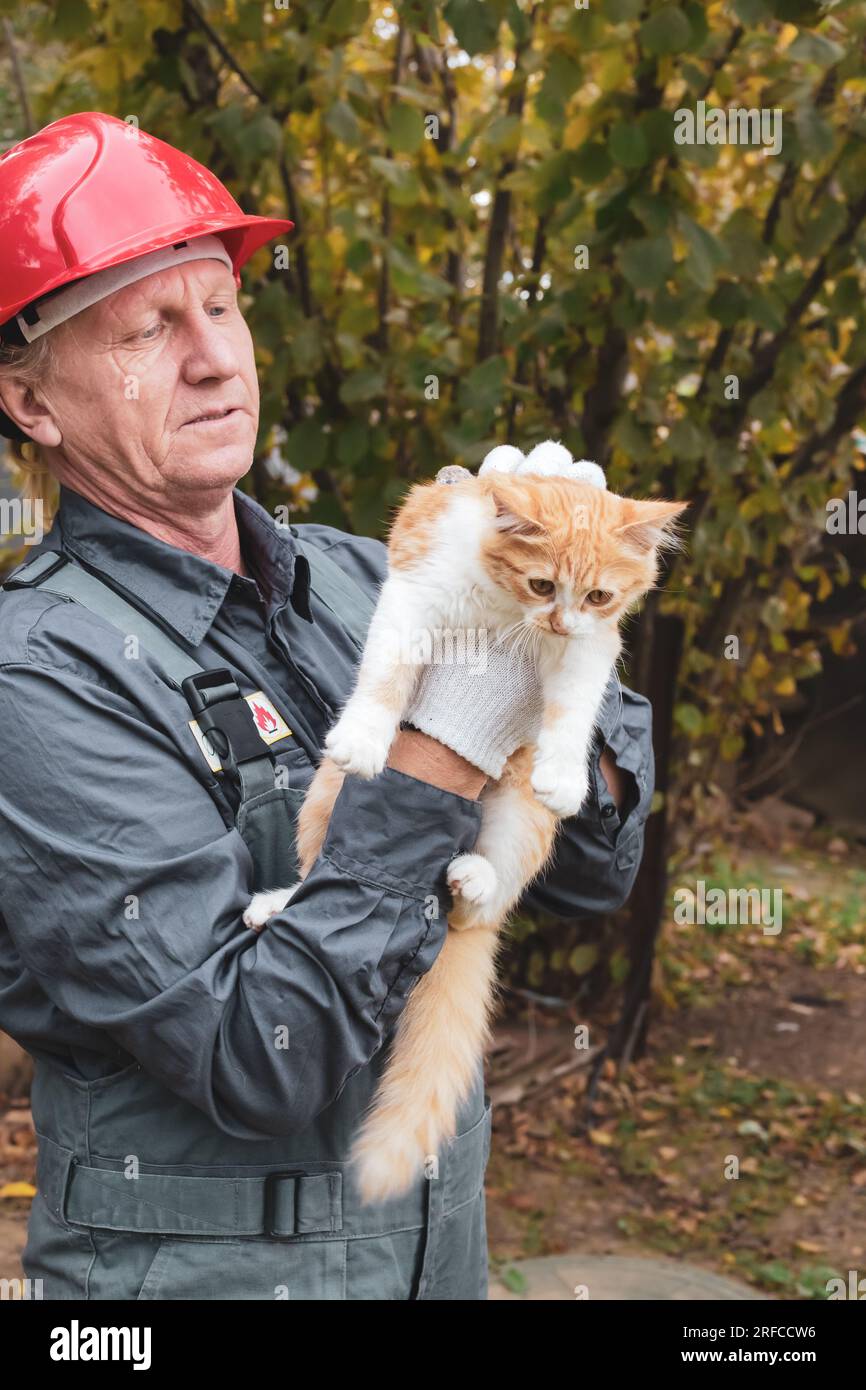 Professional rescuer hi-res stock photography and images - Alamy
