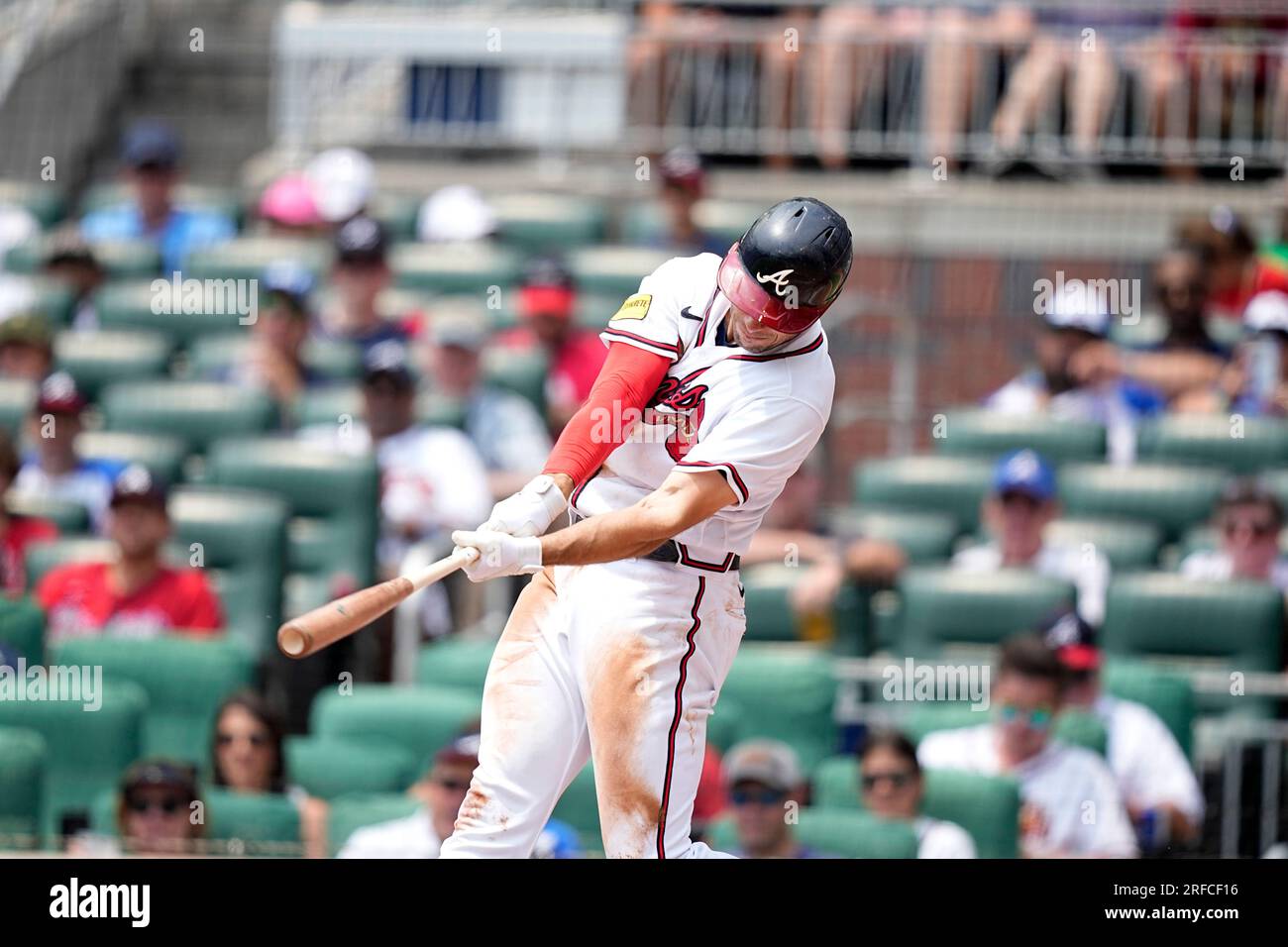 Atlanta Braves' Matt Olson (28) hits a solo home run in the fourth ...