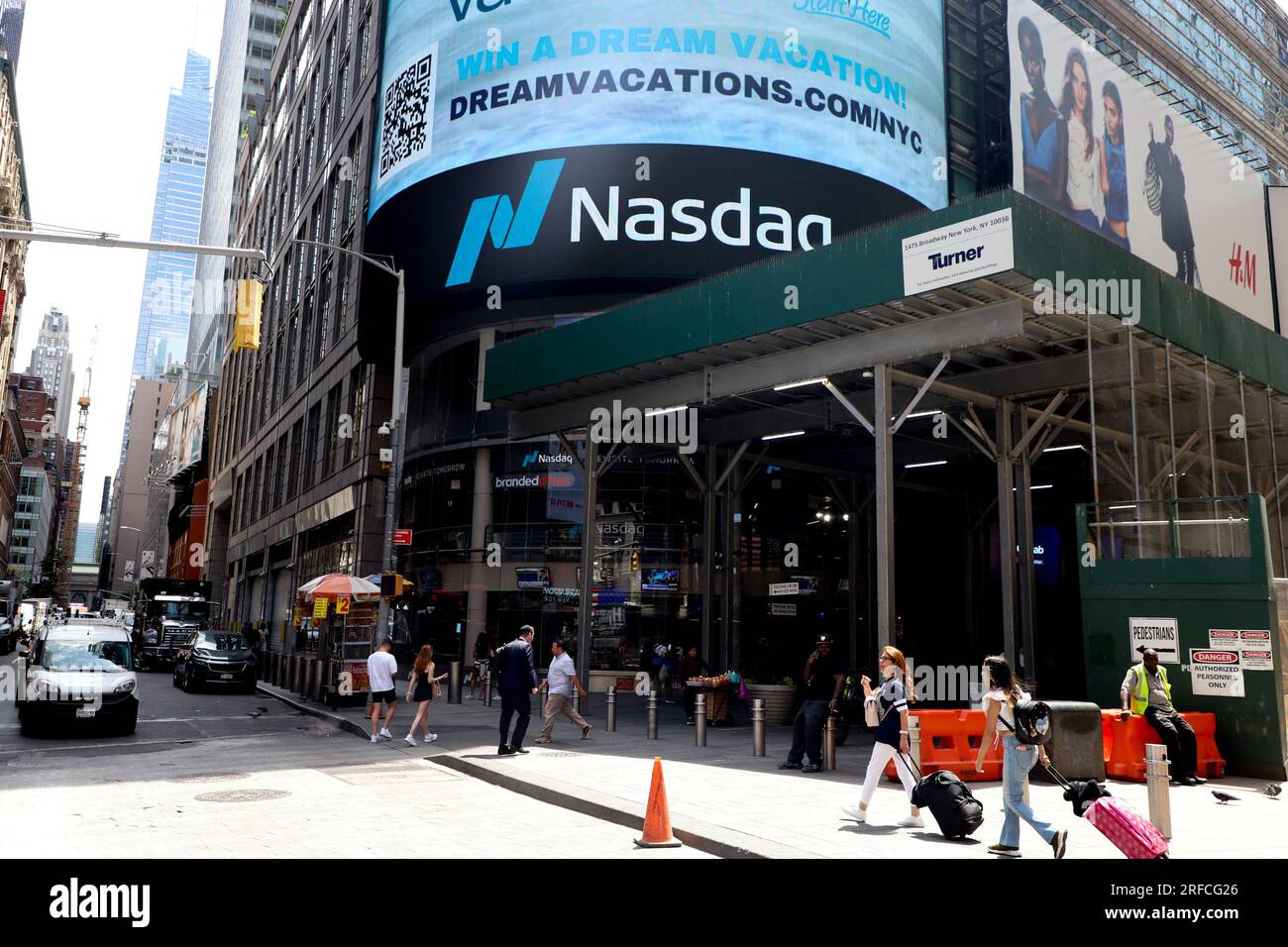 Global markets react hi-res stock photography and images - Alamy