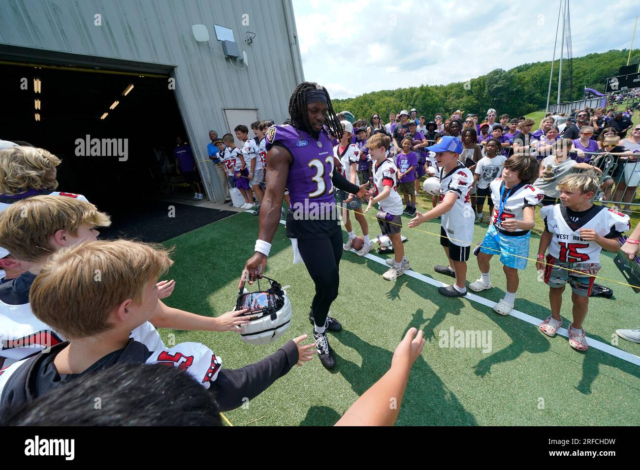 Baltimore Ravens running back Melvin Gordon III takes the field during his team's NFL football ...