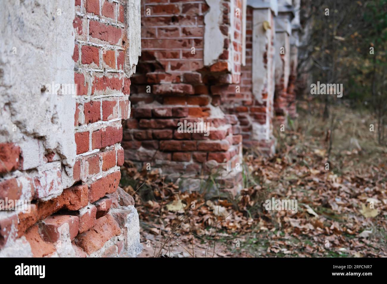 Dirty arched window hi-res stock photography and images - Alamy