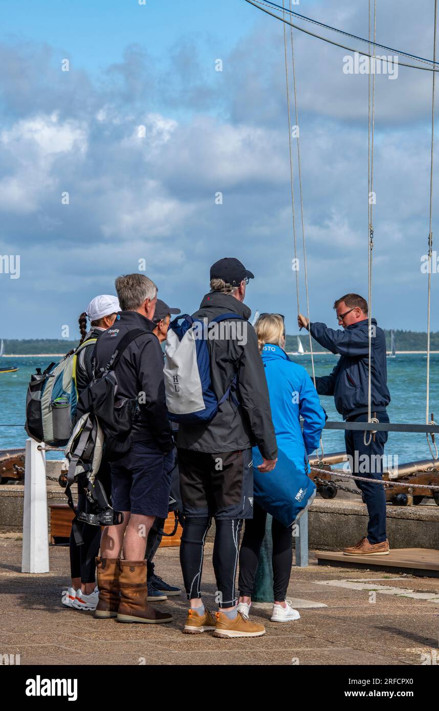 Yachtsmen and yachtswomen hi-res stock photography and images - Alamy