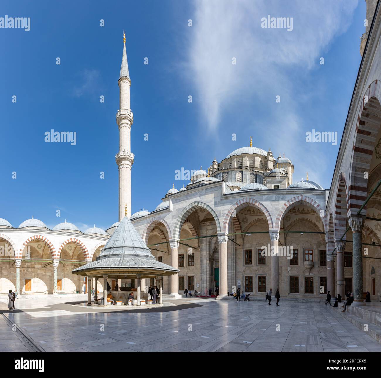 Sahn courtyard and minaret hi-res stock photography and images - Alamy