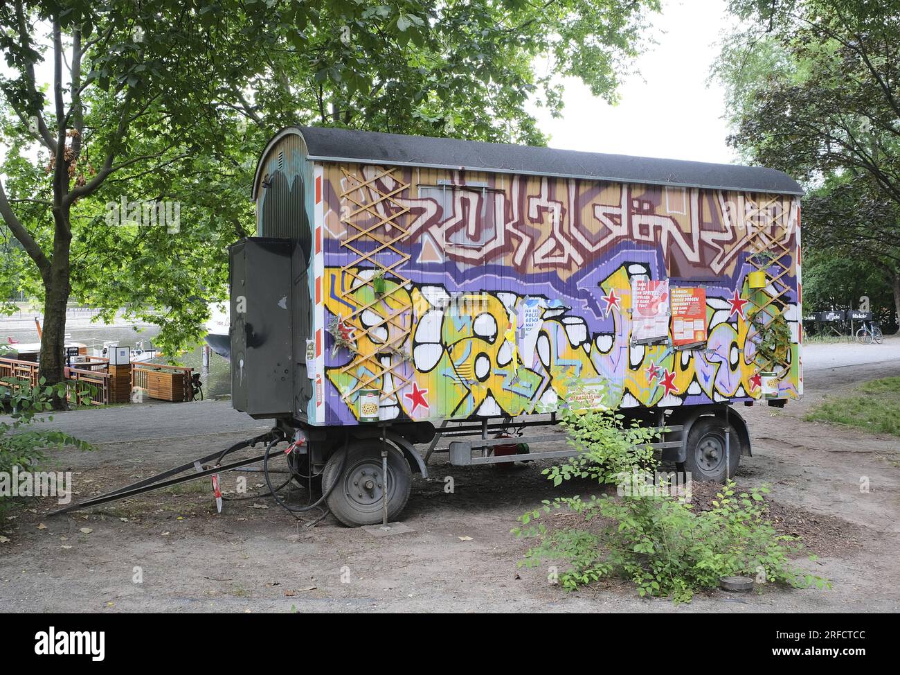 Trailer construction hi-res stock photography and images - Alamy