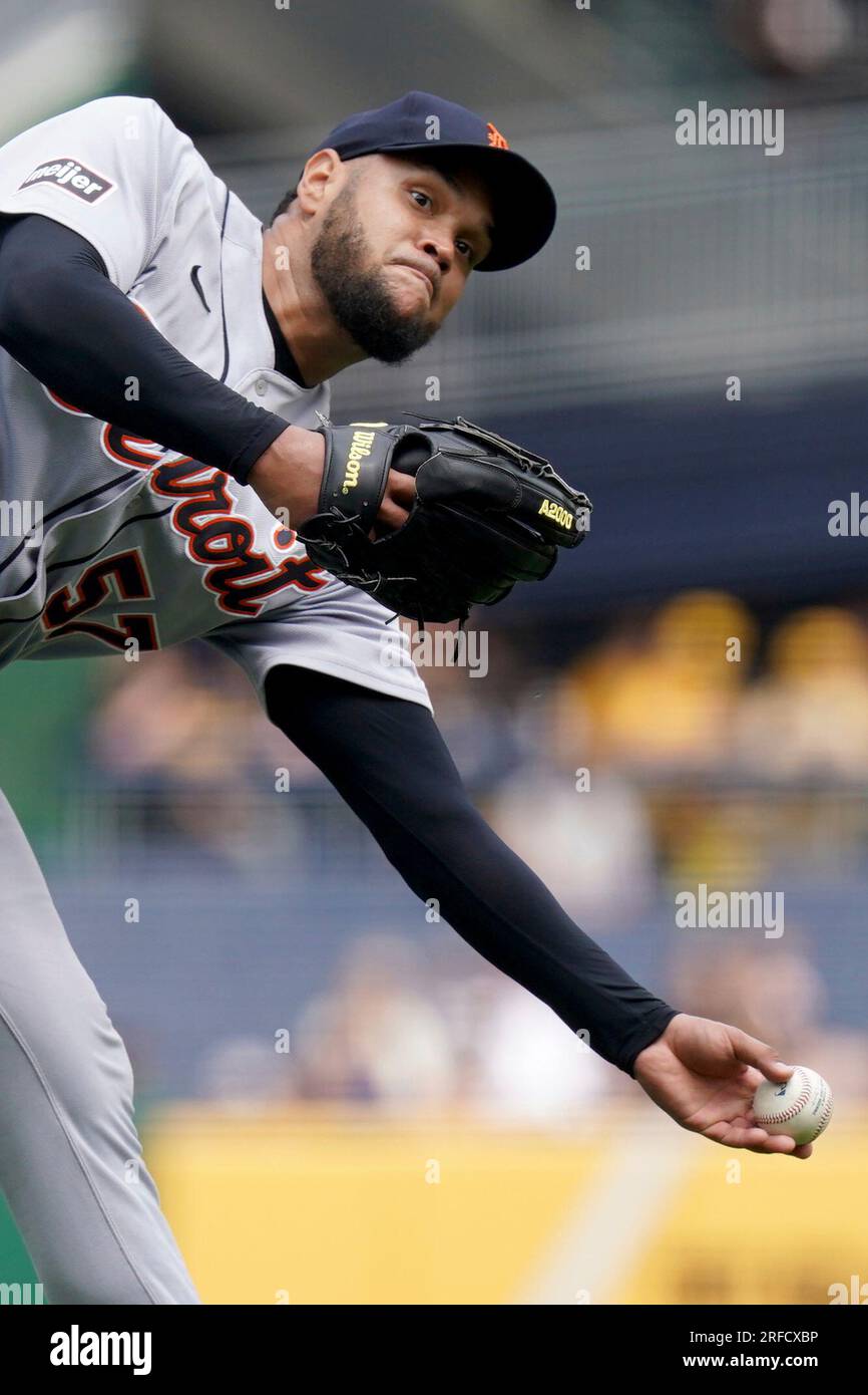 Detroit Tigers starting pitcher Eduardo Rodríguez throws to first base ...