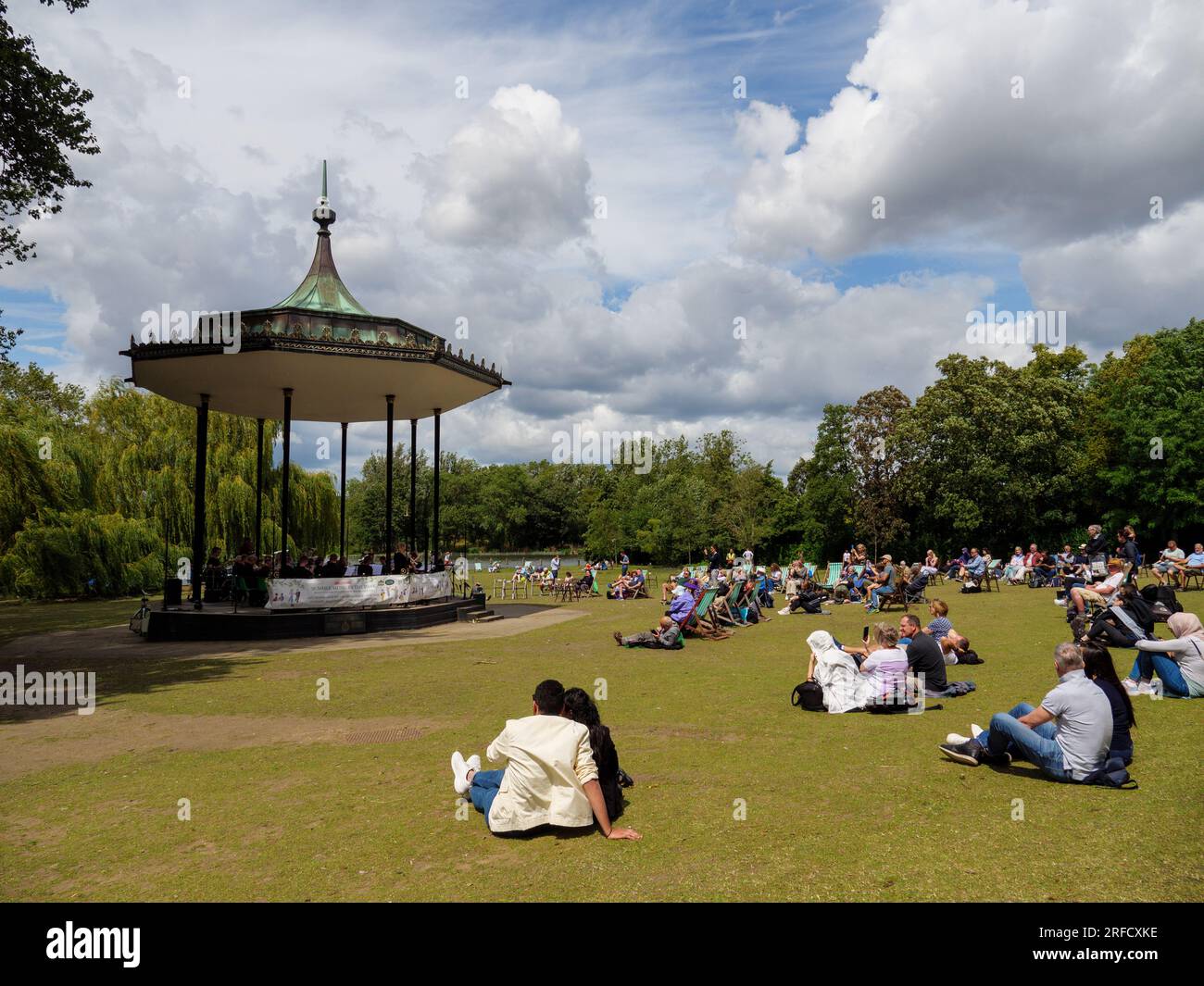 Bandstand uk park hi-res stock photography and images - Alamy