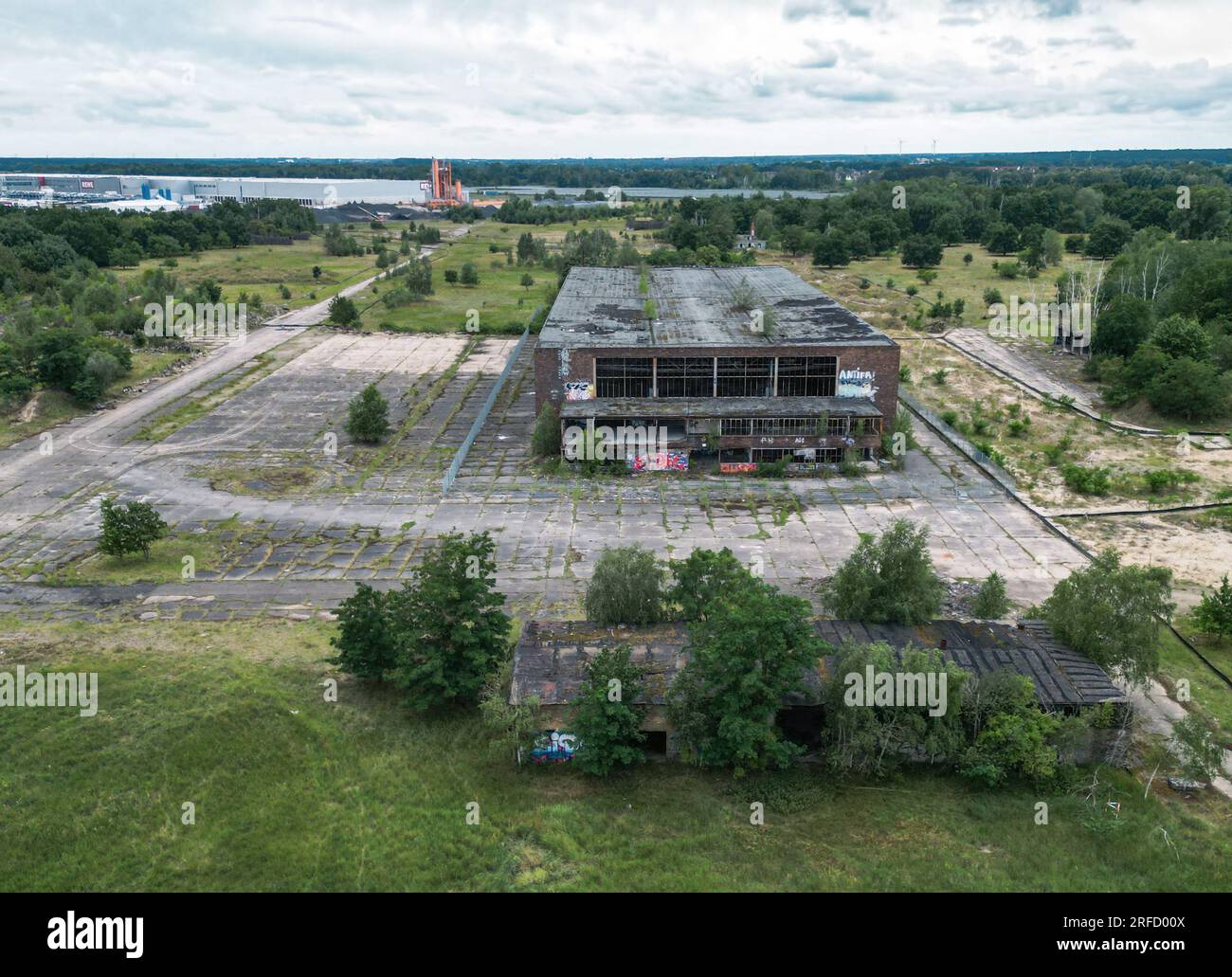 02 August 2023, Brandenburg, Oranienburg: The dilapidated entry hangar ...