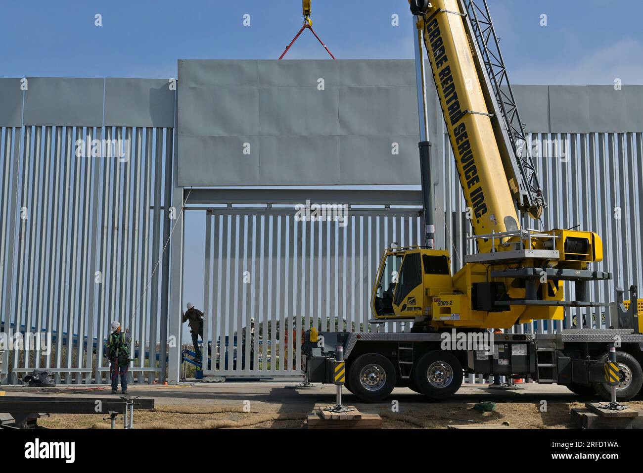 Tijuana, Mexico. 02nd Aug, 2023. Workers erect a gate in a new stretch ...