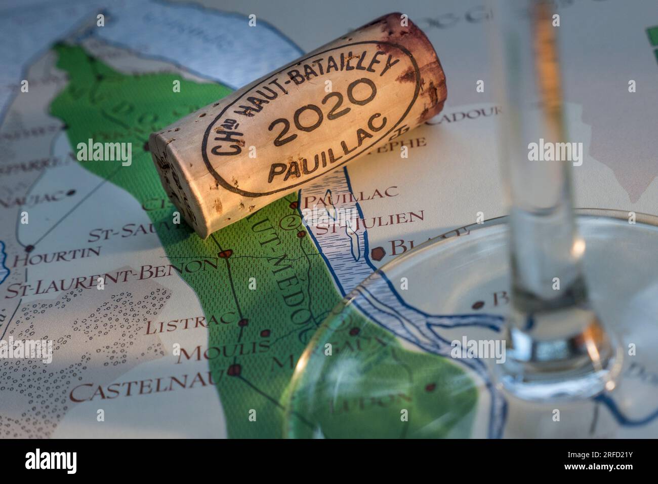 Historic bordeaux wine areas map hi-res stock photography and images ...