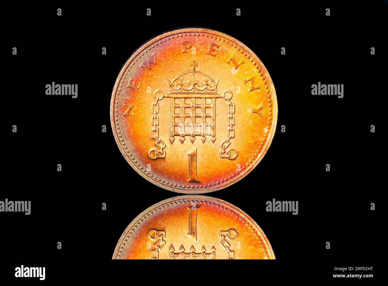 Portcullis with chains coin hi-res stock photography and images - Alamy