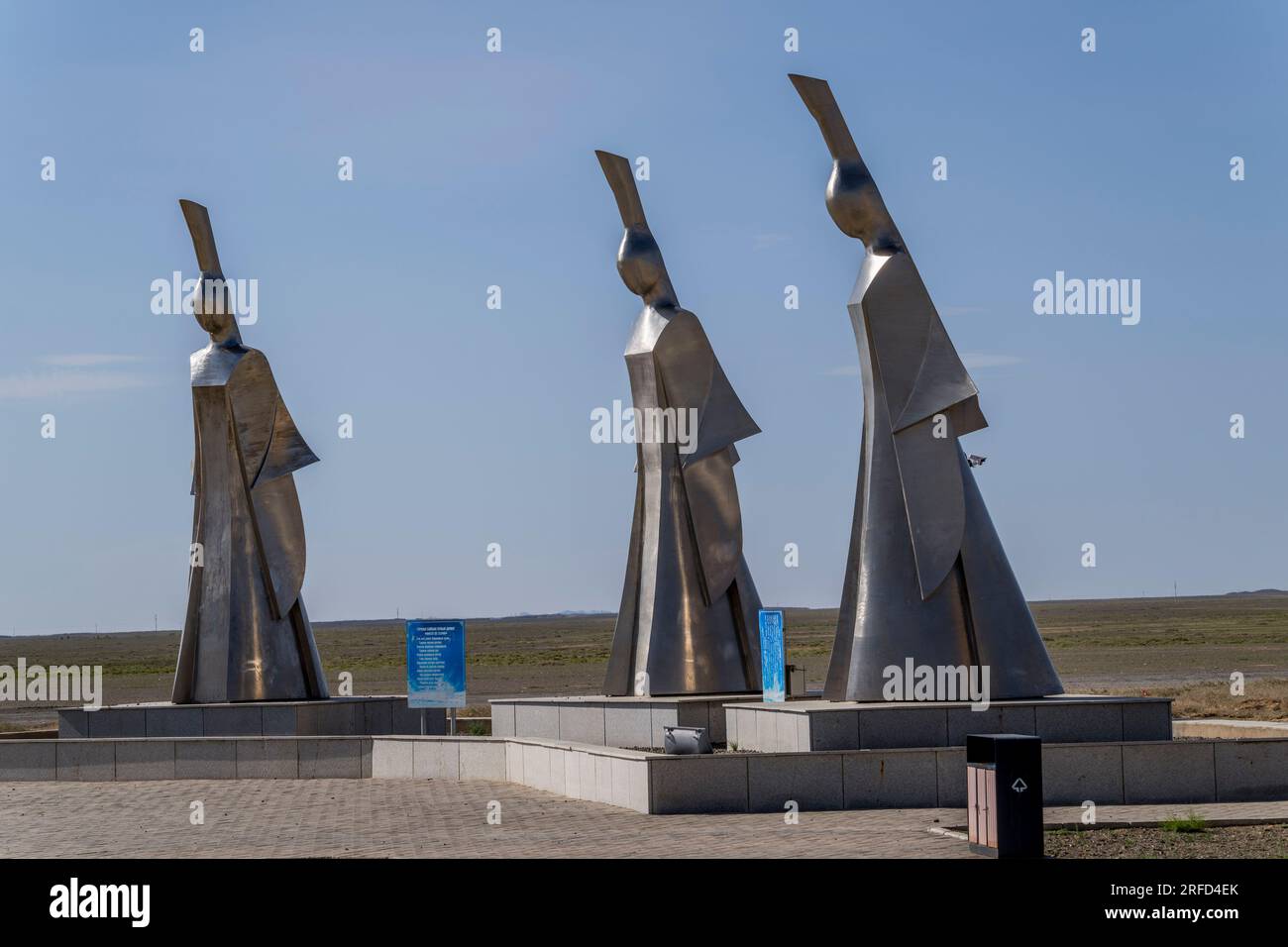 Queens of the desert statue at the welcoming gate of Munugov province ...