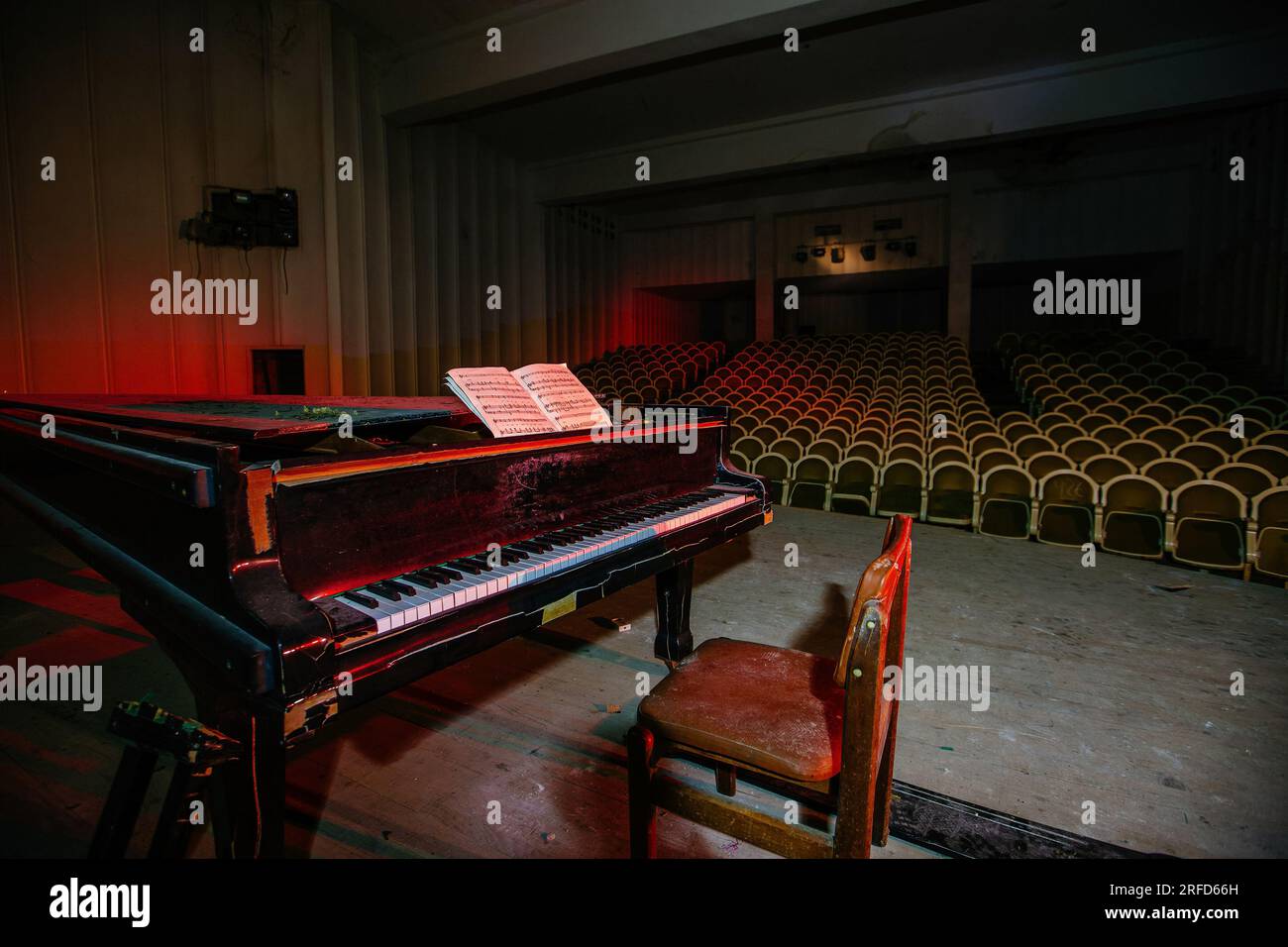 Abandoned concert hall hi-res stock photography and images - Alamy